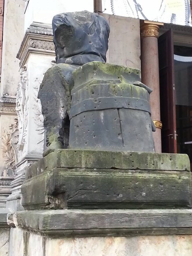 WW2 Damaged statue Prinz Albrecht Strasse | TripFiction